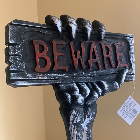 gii | Holiday | Hand Holding Beware Sign Halloween Prop Sign Decor ...